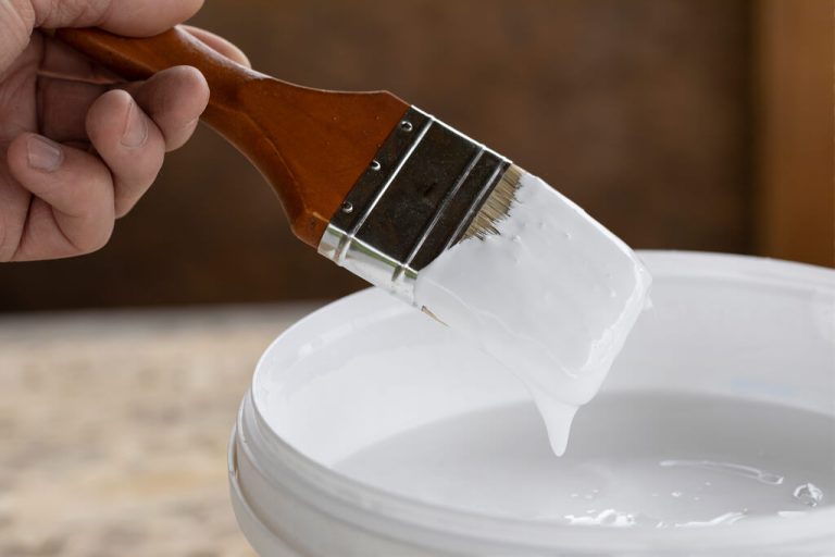 Como pintar madeira: passo a passo para renovar suas peças - Blog Leo ...