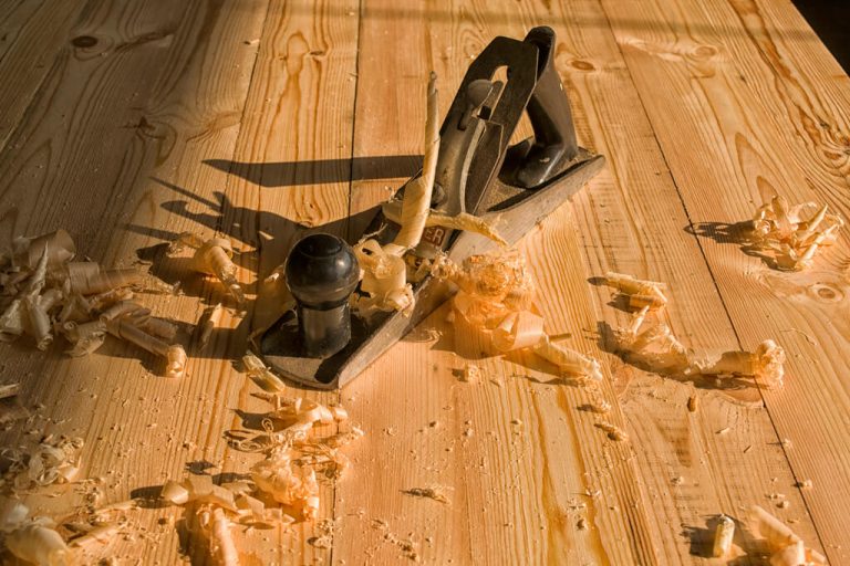 O que é plaina manual e como utilizar? Confira - Blog Leo Madeiras