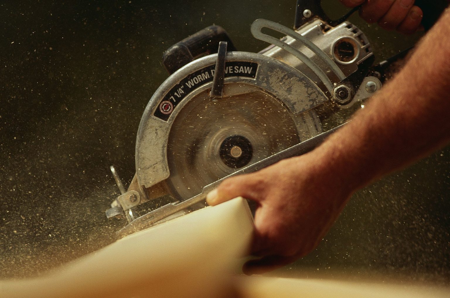 Conheça 6 ferramentas para cortar madeira - Blog Leo Madeiras