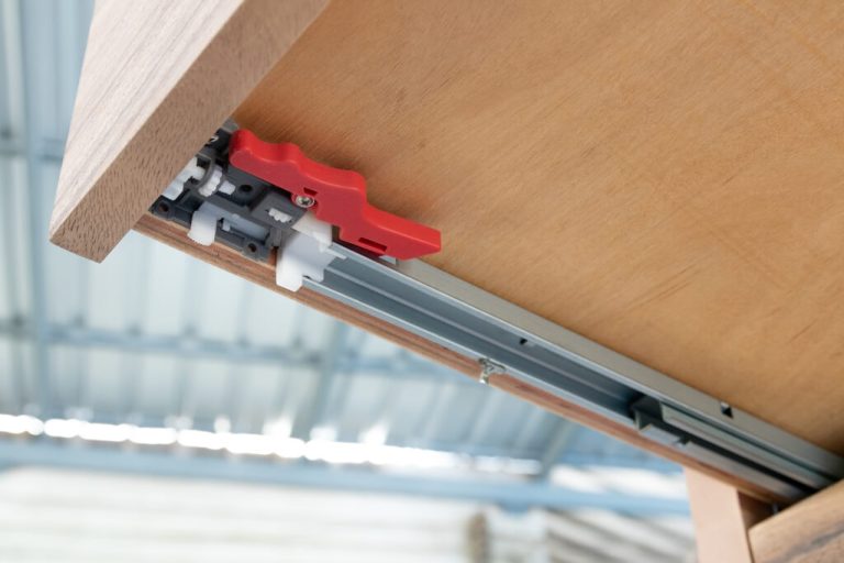 Ferragens para móveis: quais são os 7 principais tipos? - Blog Leo Madeiras